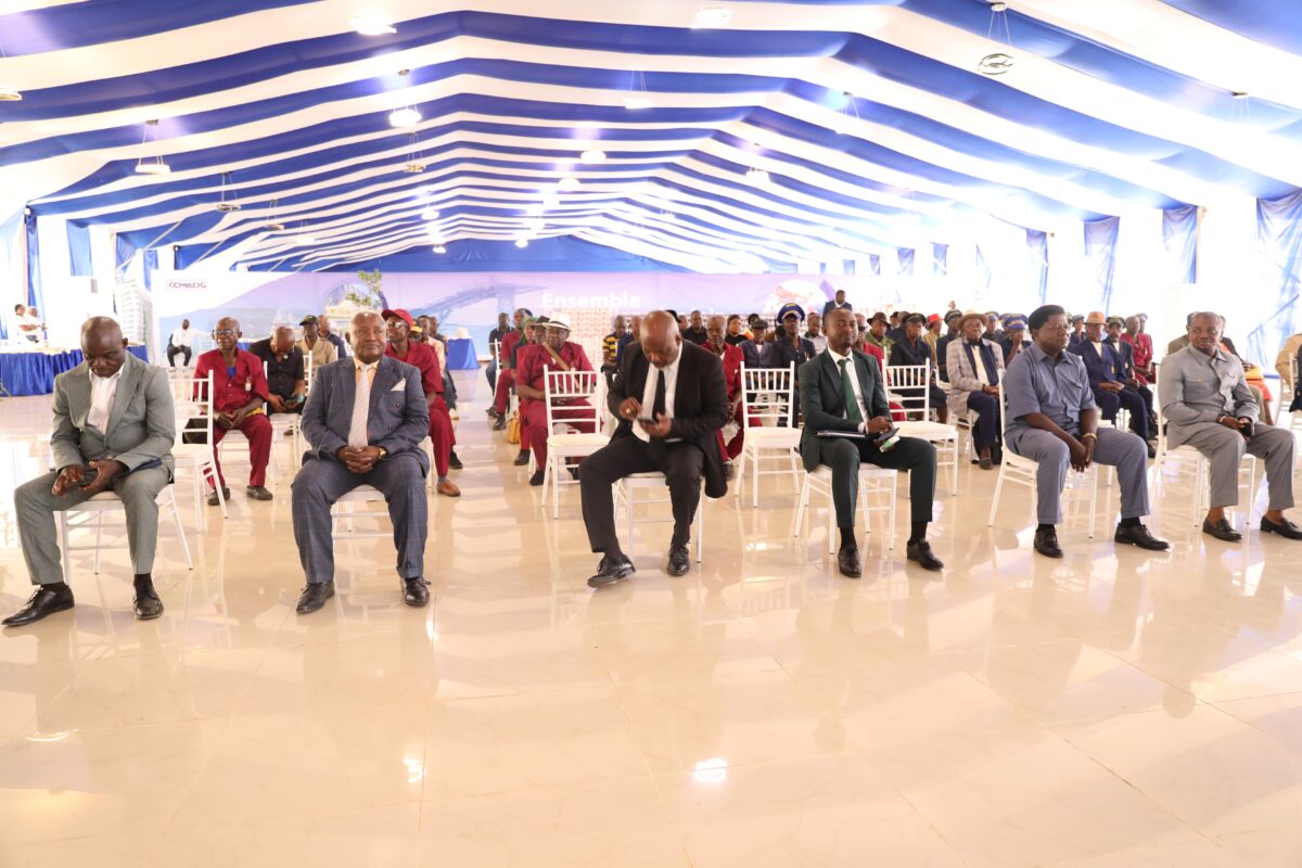 La direction générale de la Comilog présente ses vœux aux notables de la localité. - Comilog