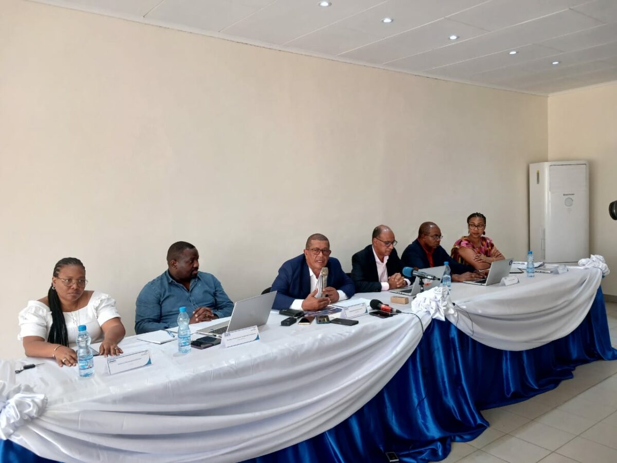 La Direction Générale de la Comilog face à la presse - Comilog